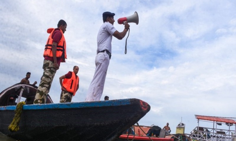 Ports ministry takes precautionary measures as Cyclone Dana approaches ...